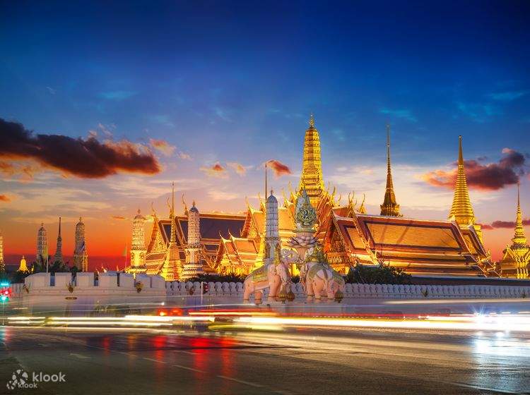 Tour nocturno a pie por el Gran Palacio: Wat Pho, Tha Maharaj y Khao ...