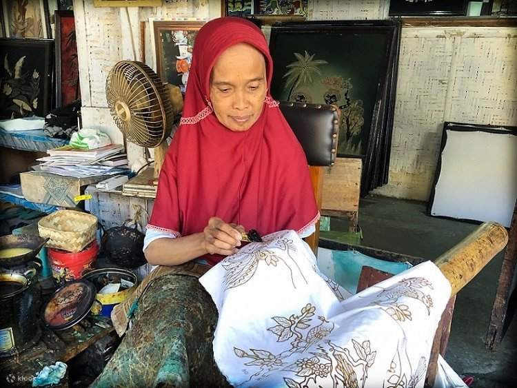 Yogyakarta Batik Making Class with Visit to Royal Kraton & Tamansari ...