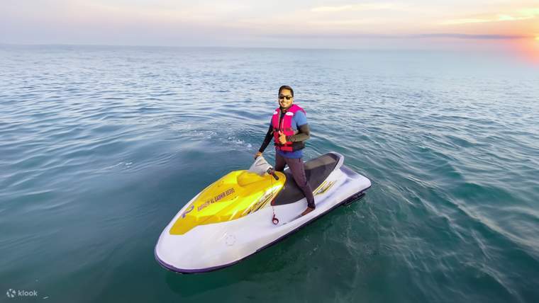 Half Moon Jet Skiing Experience - Klook Philippines