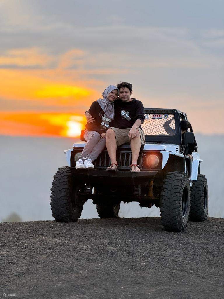 Mount Batur 4WD Jeep Sunset with Photographer and Custom Jeep Color - Klook