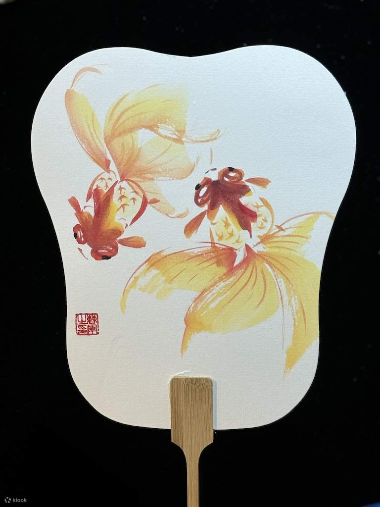 Experience the traditional culture of old Beijing and paint fans next ...