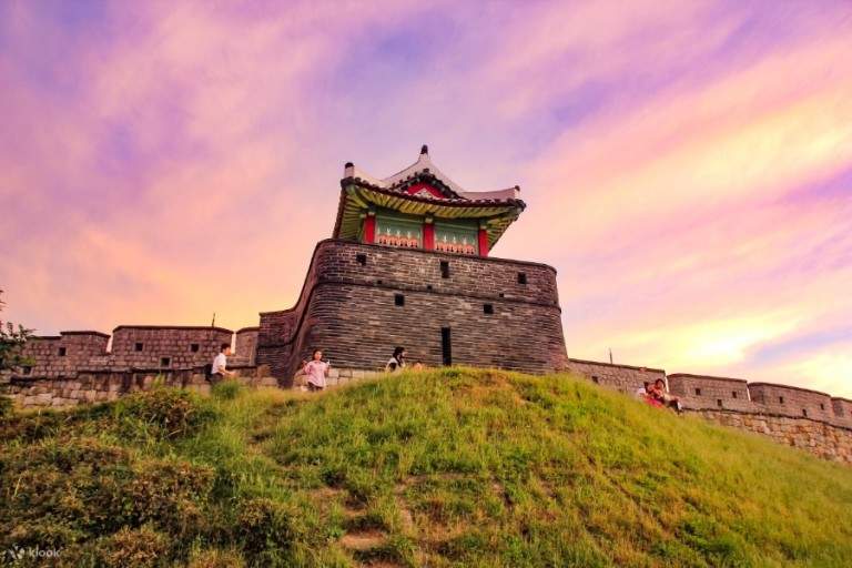 Tour privato della storia e del dramma di Suwon da Seoul - Klook Stati ...
