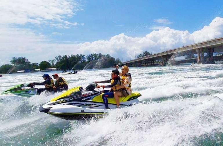 Machen Sie mit bei Somnam Watersports am Patong Beach in Phuket - Klook ...