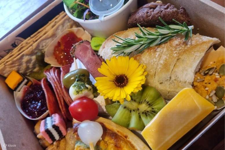 New Zealand Farm Trip with Lunch and Winery Day Tour - Klook Australia