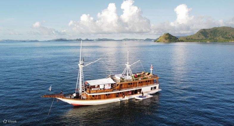 3D2N Deluxe Phinisi Sailing Komodo Tour from Labuan Bajo - Klook
