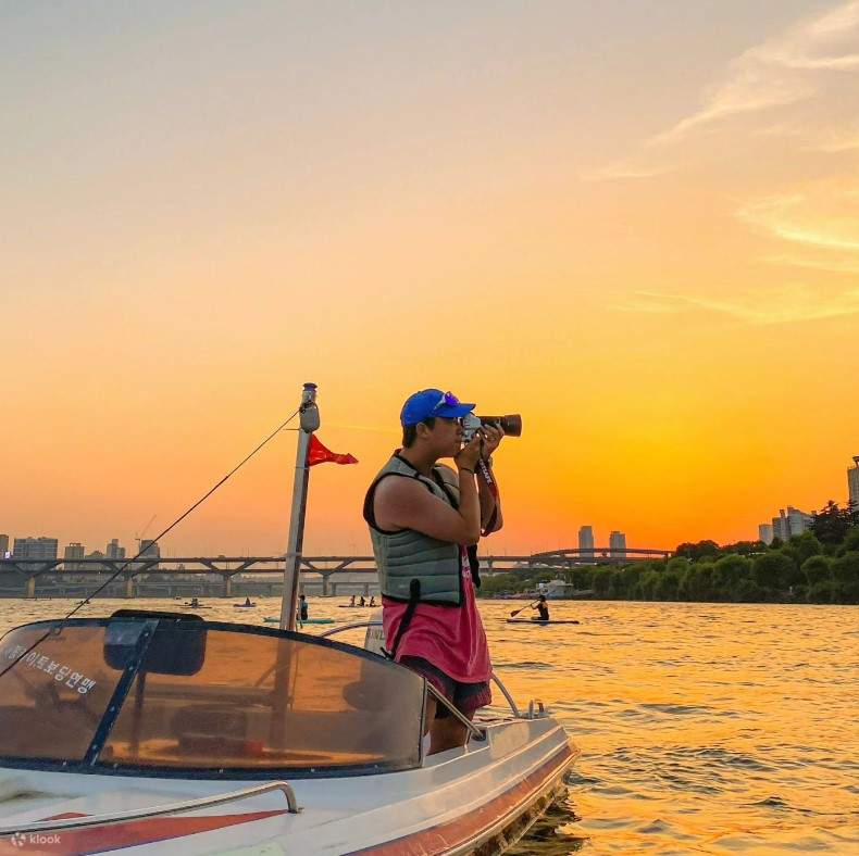 Seoul Han River SUP (Stand-up paddle) & Kayaking by Surfstory - Klook