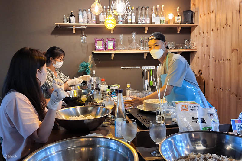 Seoul Hanbok & Craft Makgeolli Experience and Bukchon Hanok Village ...