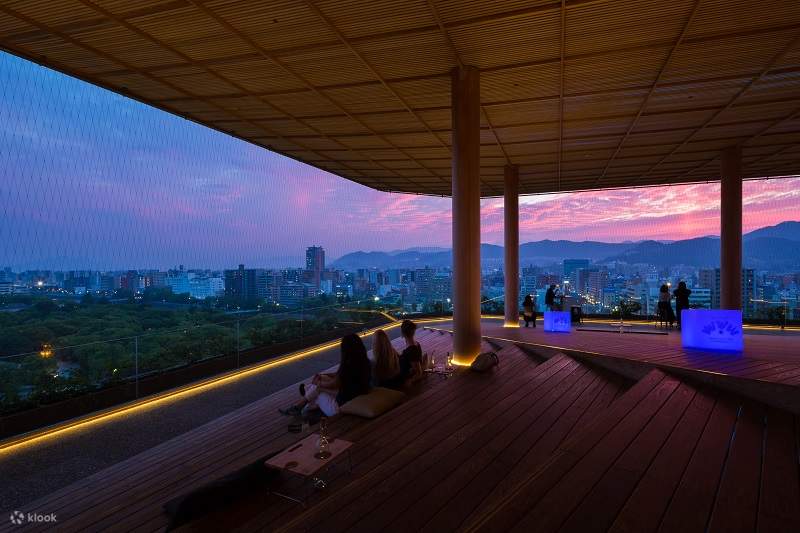 Tour privado de medio día a pie por la Torre Orizuru, el espectáculo ...