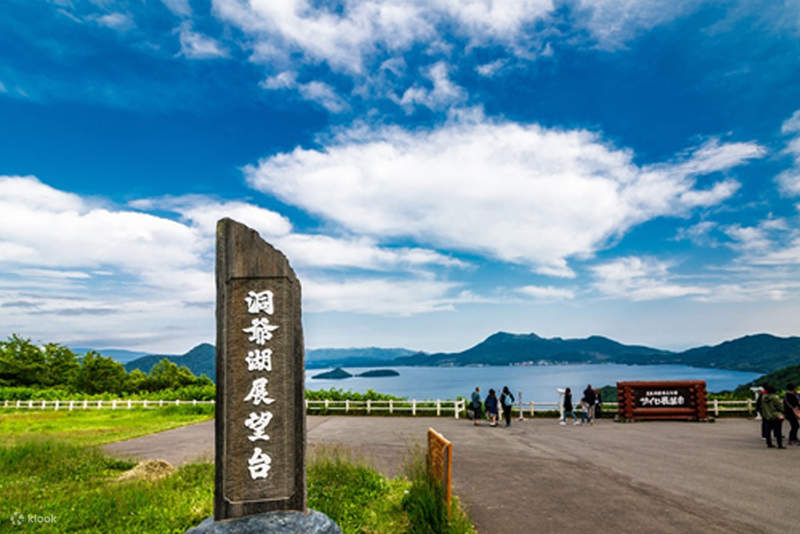 Hokkaido Night Banquet - Lake Toya Fireworks Festival & Bear Ranch ...