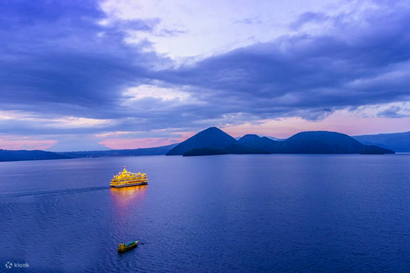 Hokkaido Night Banquet - Lake Toya Fireworks Festival & Bear Ranch ...