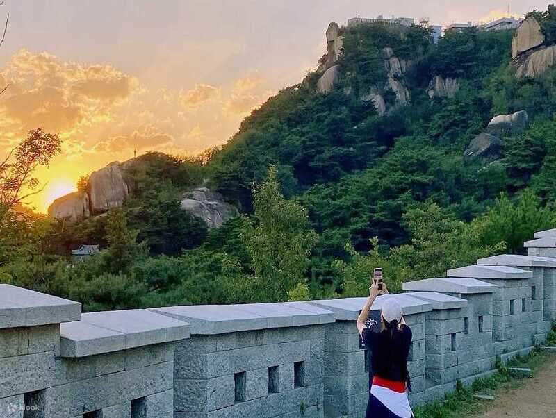 Seoul Inwangsan & Bugaksan Mountain Hiking Tour - Klook