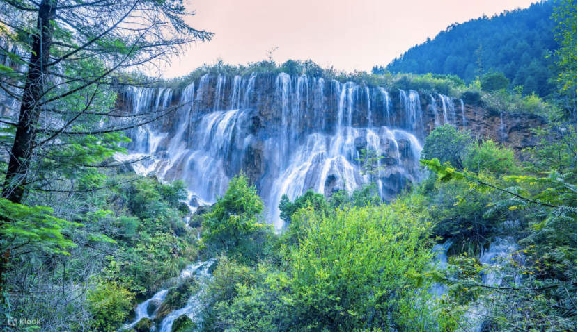 Sichuan Jiuzhaigou Huanglong High-speed Train Round Trip 3-Day Group ...