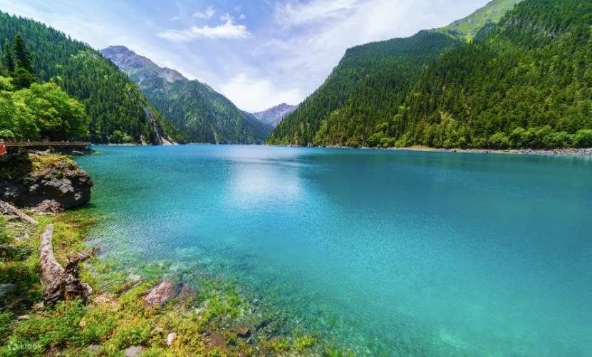 Sichuan Jiuzhaigou Huanglong High-speed Train Round Trip 3-Day Group ...