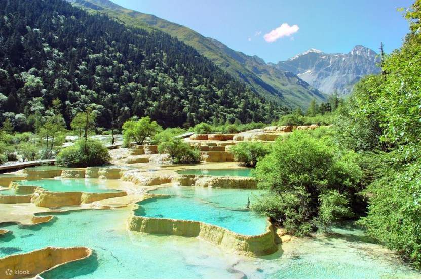Sichuan Jiuzhaigou Huanglong High-speed Train Round Trip 3-Day Group ...