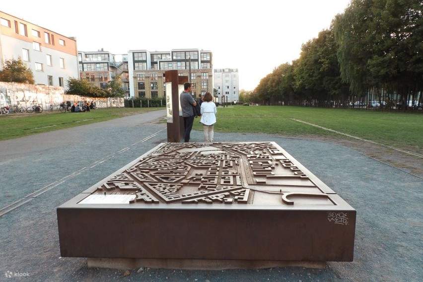 2-Hour Berlin Wall Walking Tour - Klook