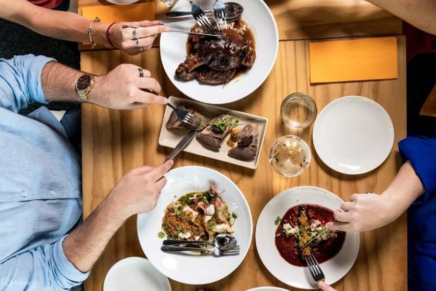 Private 5-Hour Outback Gourmet Food & Art Tour & Sightseeing Tour - Klook