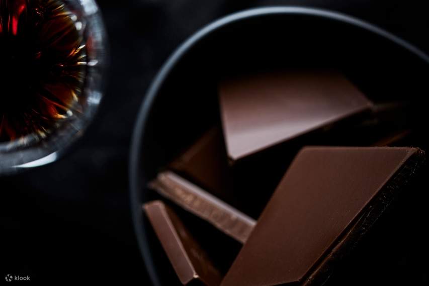 Pengalaman Mencicipi Cokelat dan Wine di St Hallet Cuvee - Klook Indonesia