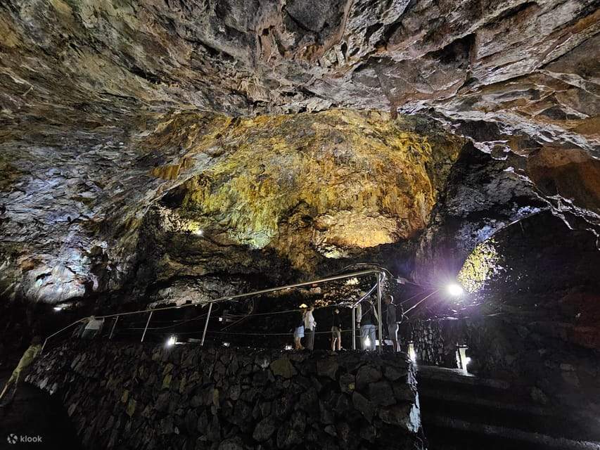 Gua Pulau Terceira: Rute Lava dengan pintu masuk & mencicipi anggur ...