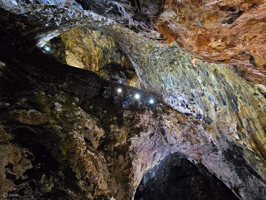 Gua Pulau Terceira: Rute Lava dengan pintu masuk & mencicipi anggur ...