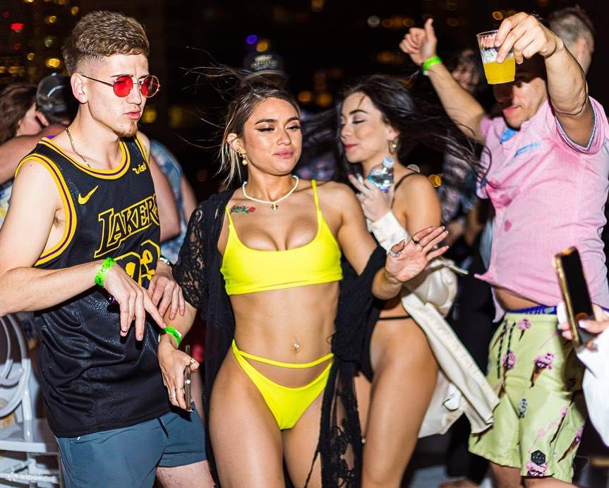 Experience the Ultimate Miami Vibes: Boat Party with Free Open Bar and Live DJ - Klook India