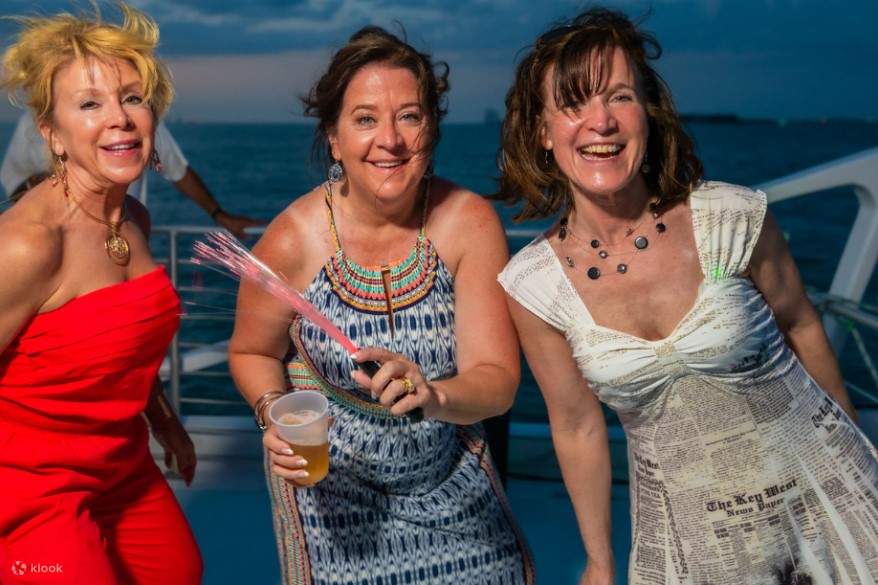Key West: Sunset Sailing Trip dengan Open Bar, Makanan, dan Musik ...