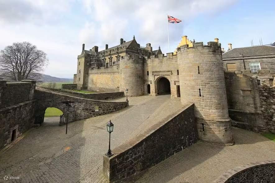 Stirling Castle, Loch Lomond and Whisky Tour from Edinburgh - Klook ...