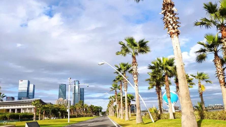 Xiamen Private Day Tour: Nanputuo Temple, Botanical Garden, Shapowei ...