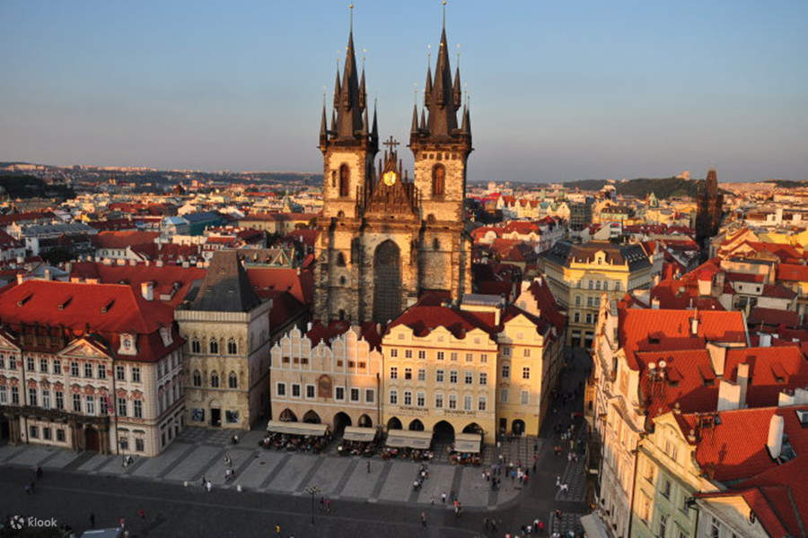 9-day in-depth tour of Eastern Europe (Prague + CK Town + Salzburg + Hallstatt Vienna + Vienna ...