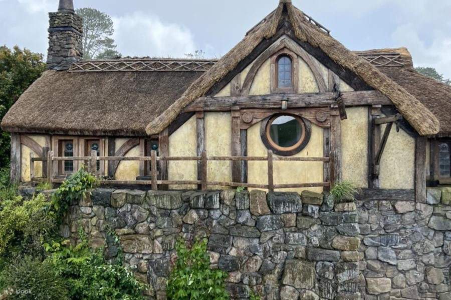 Hobbiton & Waitomo Day Tour from Auckland to Rotorua - Klook