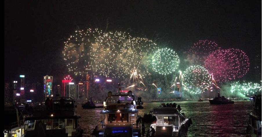 Victoria Harbor 2024 New Year’s Eve Countdown Fireworks Tour - Klook ...