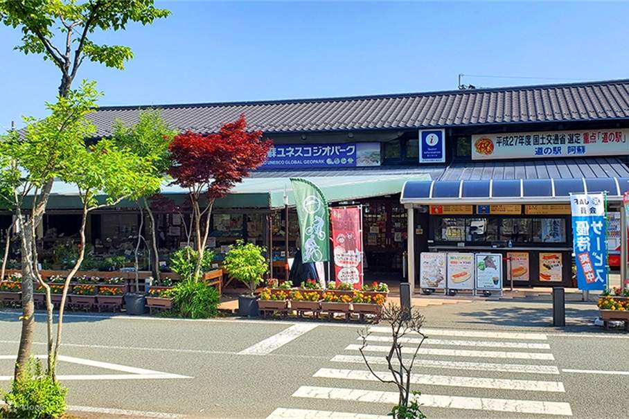Tagestour zur Burg Kumamoto, Aso, Kurokawa Onsen und Takachiho-Schlucht ...