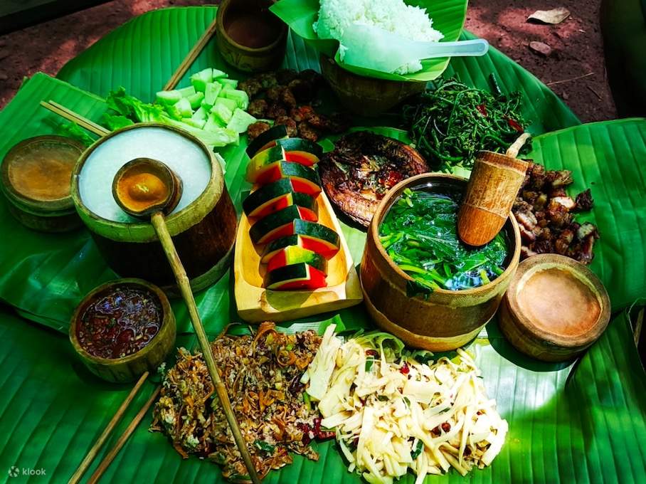 One-Day Rainforest Trekking Tour in Jinuo Mountain, Xishuangbanna ...