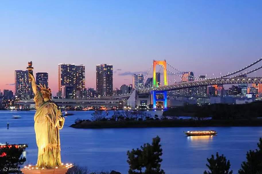 Tokyo Yakata-bune (Houseboat) Night Cruise Experience - Tokyo Bay ...