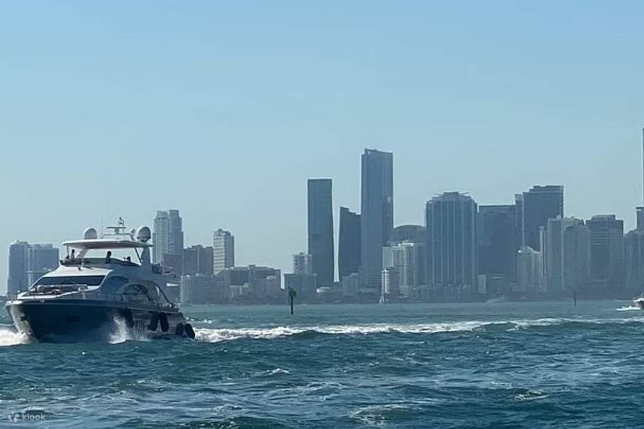 Miami Skyline, South Beach Millionaire Homes & Venetian Islands Cruise ...