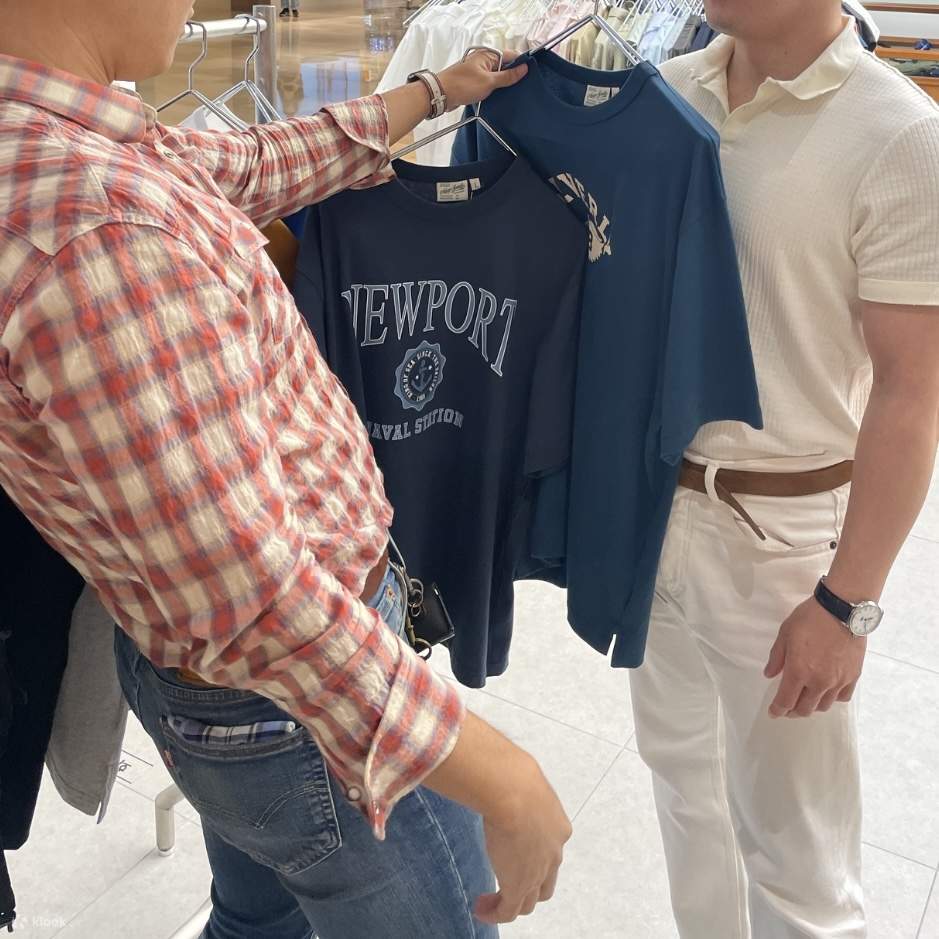 Shopping Tour with Professional K-fashion Stylist in Seoul - Klook