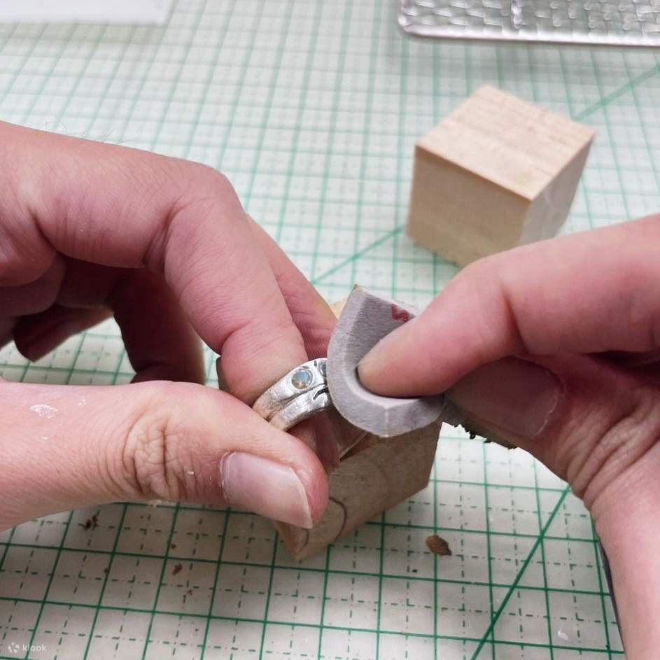 Taipei: L.A.B Gemstone Elements - Silver Clay Ring Course/Necklace ...