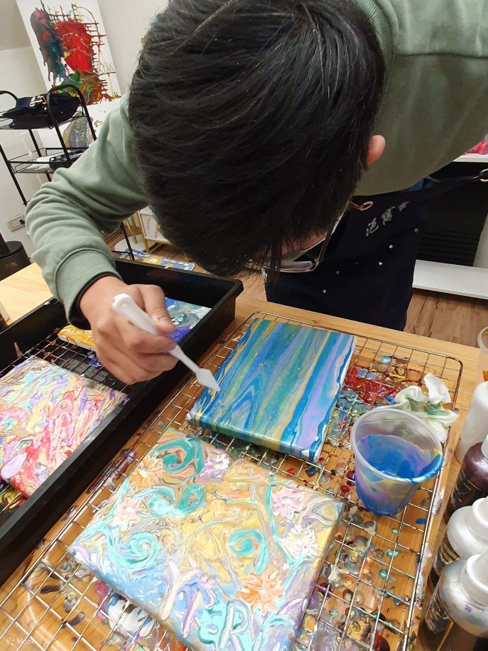 Taichung｜Heijun Academy of Art｜Fluid Painting・English Fragrance DIY ...