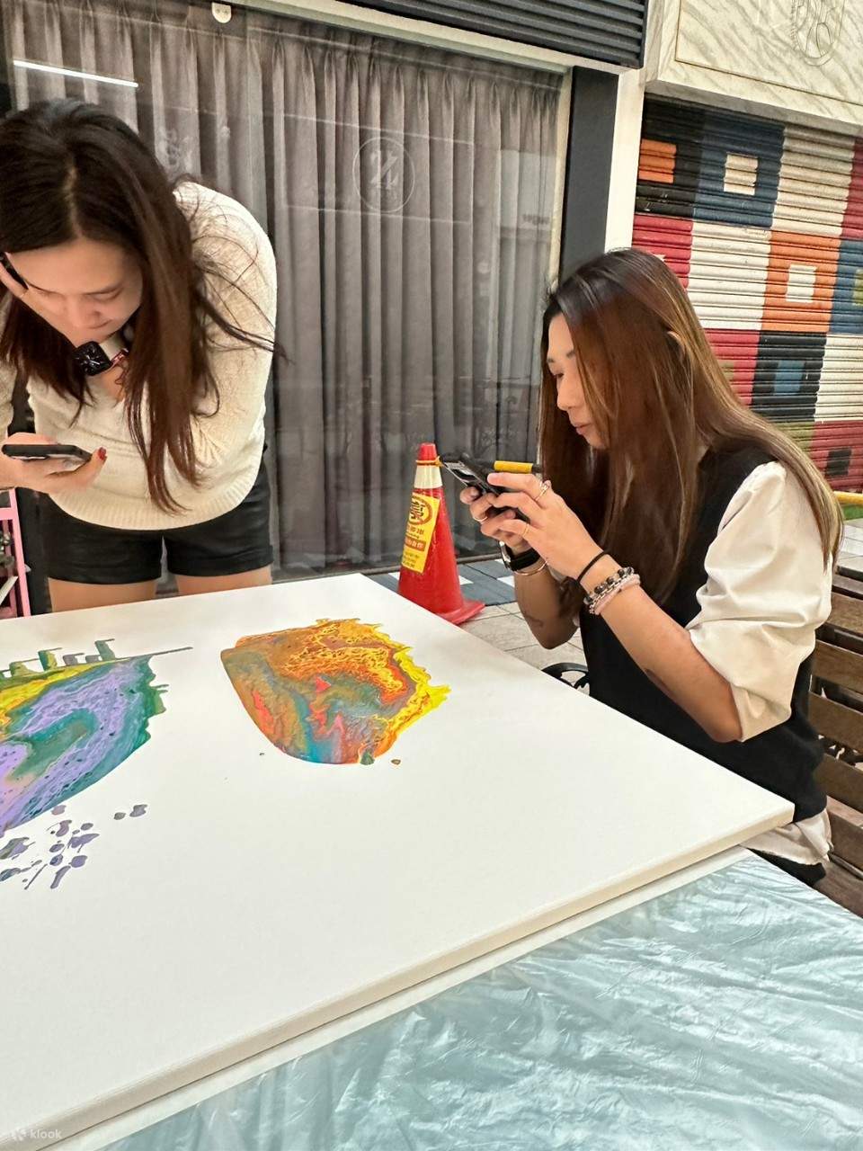 Taichung｜Heijun Academy of Art｜Fluid Painting・English Fragrance DIY Course - Klook Singapore