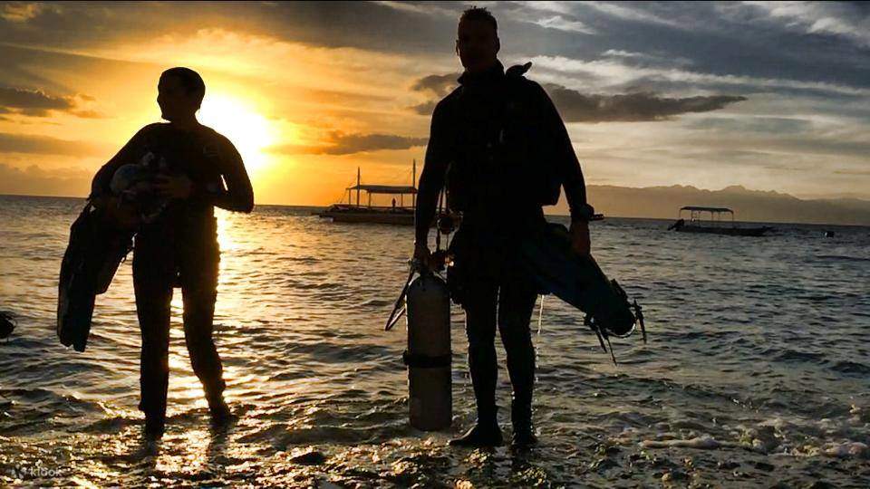Explore Deeper: PADI Advanced Open Water Diver in Moalboal with PADI 5 ...