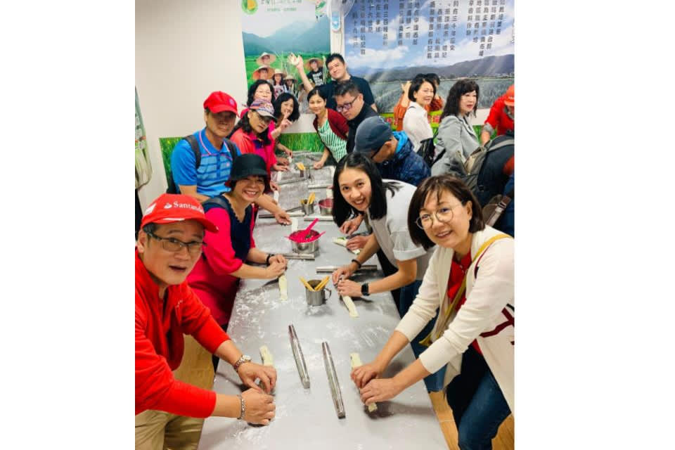 Yilan Cong Bao Bao Farm Scallion DIY Experience - Klook Singapore