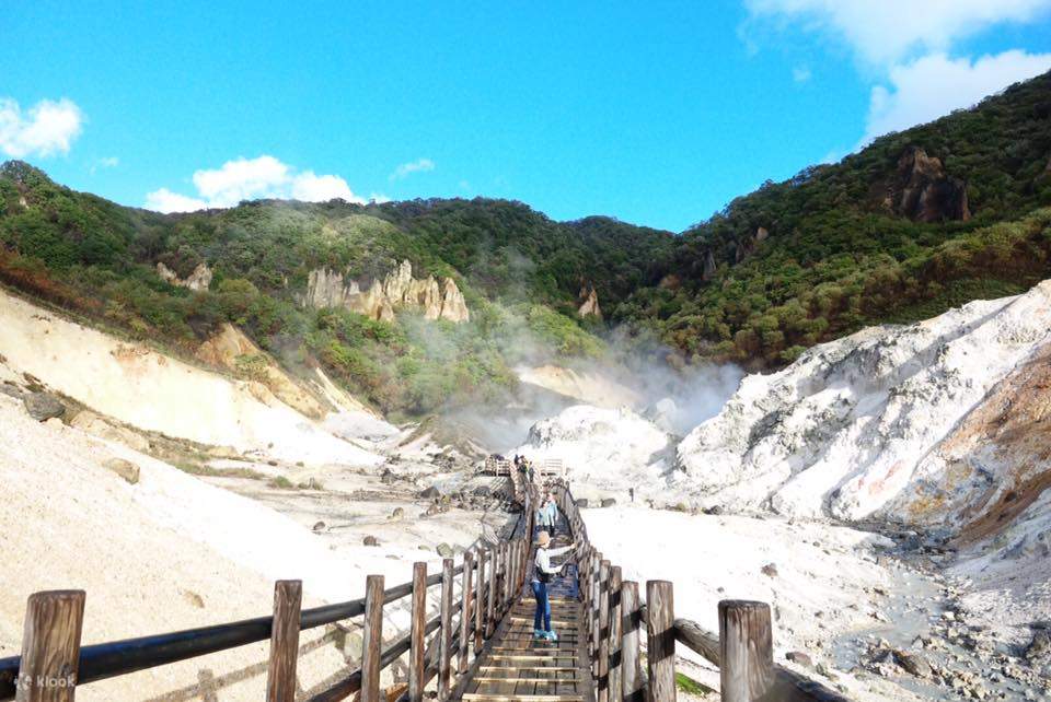 Join In Lake Toya Hot Spring Gourmet Tour in Toyako and Noboribetsu ...