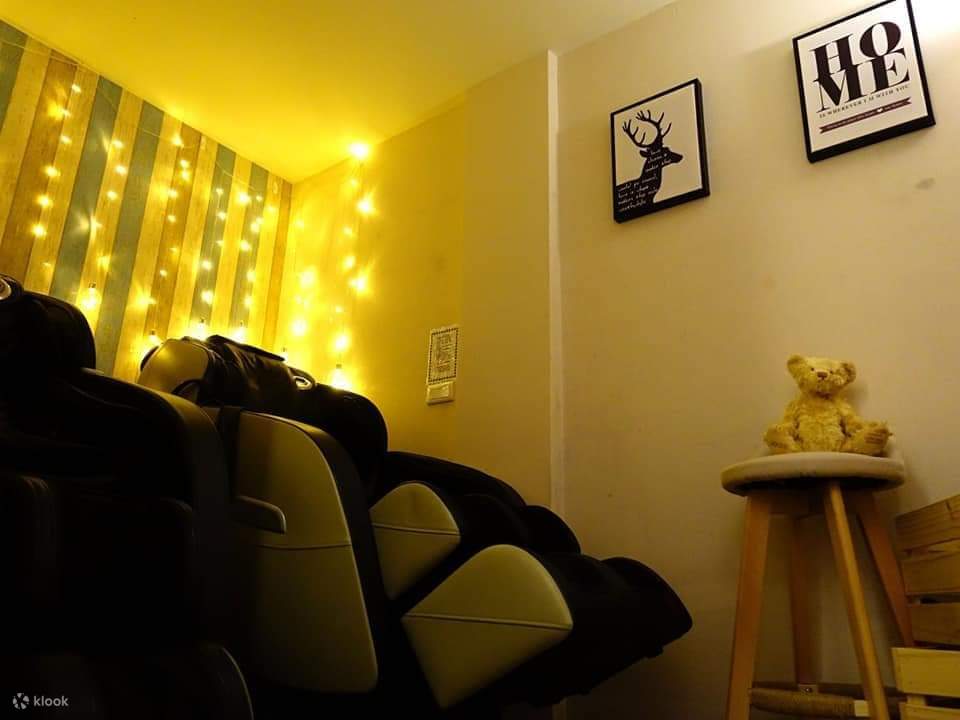 Zero Gravity Stress Relieving Massage Chair Experience During Lock In Sleep Time|telephone