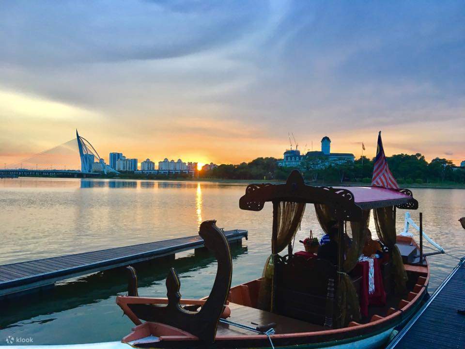 Tur Putrajaya 4 Jam dengan Perahu Tradisional dari Kuala Lumpur Private ...