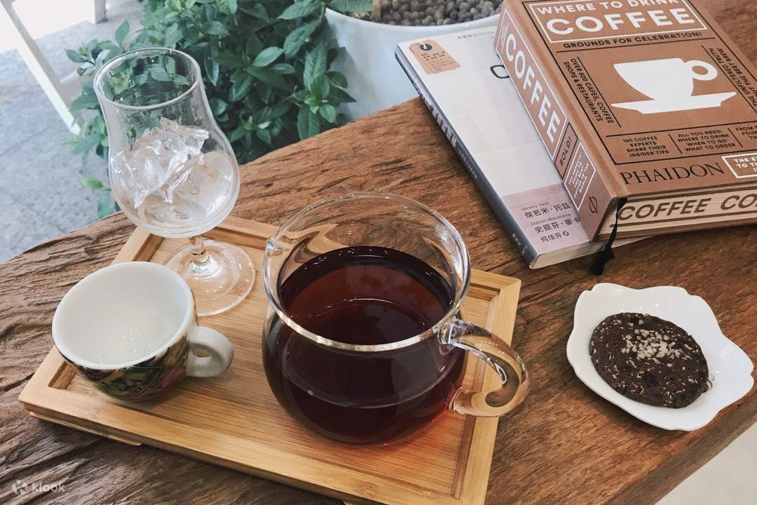 Nous Deux Cafe at Dongmen Station, Taipei, Taiwan