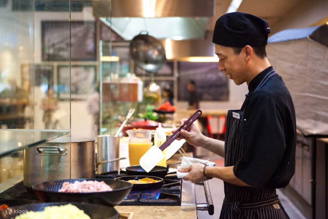 Waves Restaurant Buffet Dinners in Gold Coast
