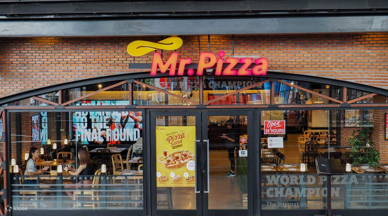 Premium Set for 2-4 at Mr.Pizza at The Street Ratchada