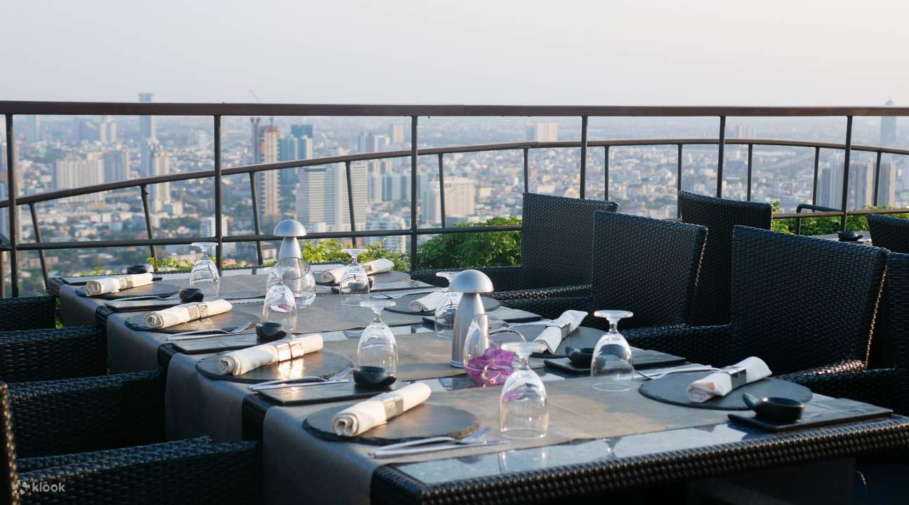 Western Dinner Sets at Vertigo in Banyan Tree Bangkok