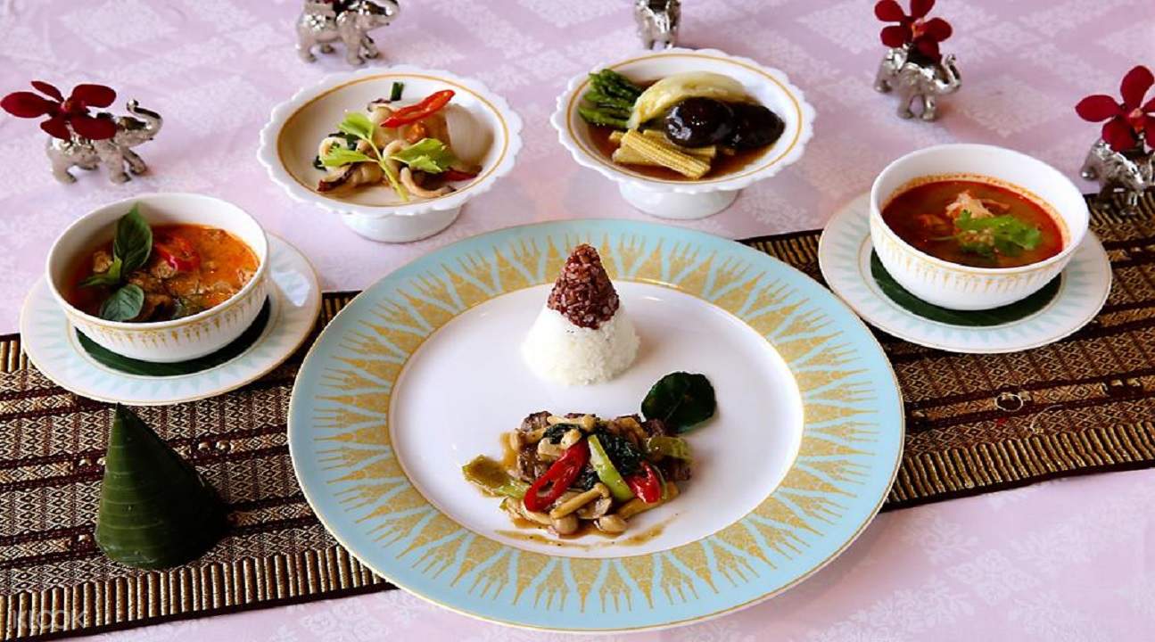 Sala Rim Naam Lunch Buffet and Set Meal in Mandarin Oriental, Thailand