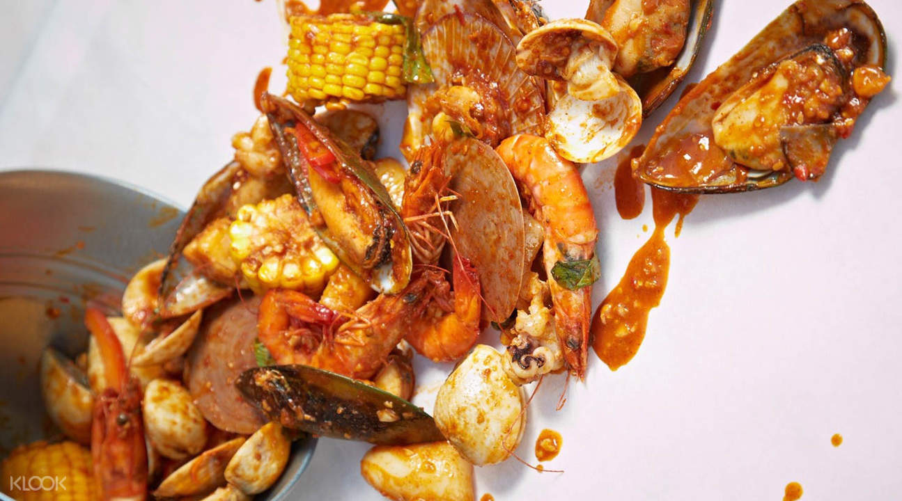 【曼谷美食】Holy Shrimp - 拉差達火車夜市的手抓海鮮餐廳 - KLOOK客路 台灣