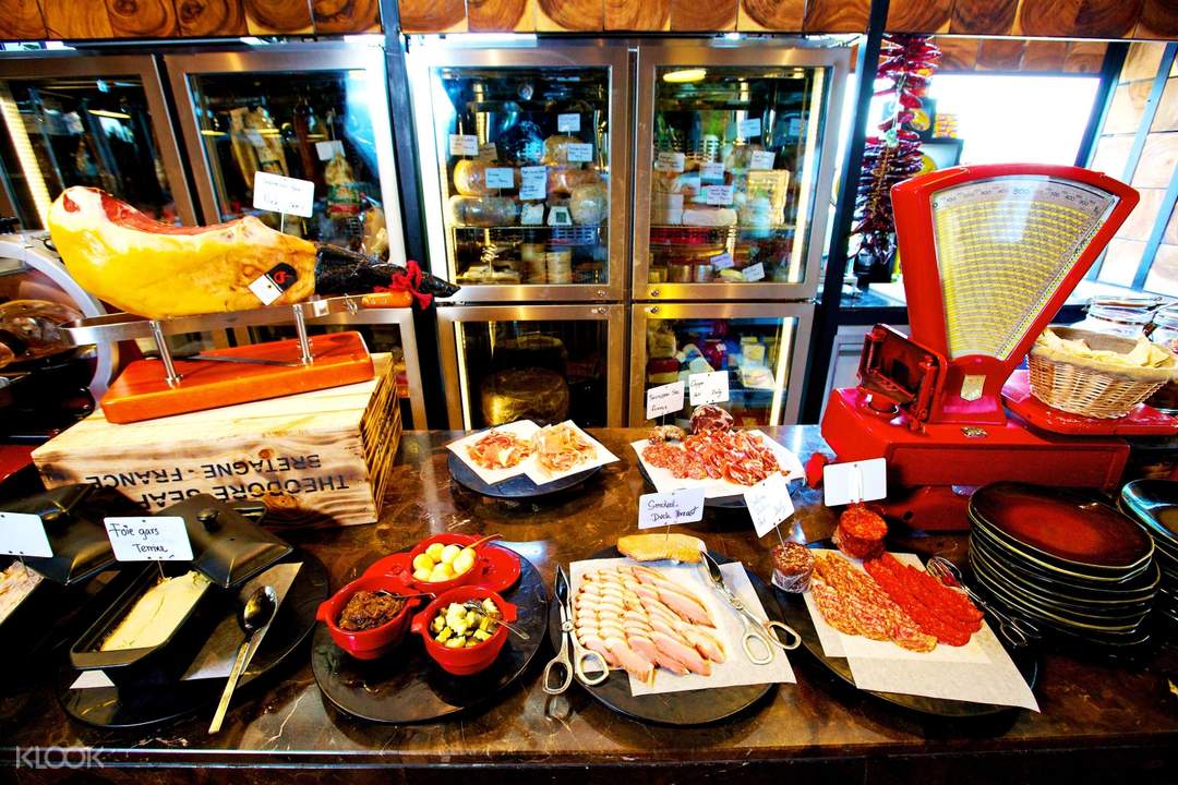 Buffet at Red Oven, Sofitel So Hotel